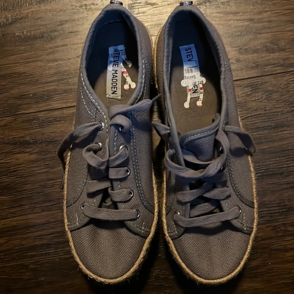 Steve Madden | Shoes | Steve Madden Gray With A Woven Hill Like A ...